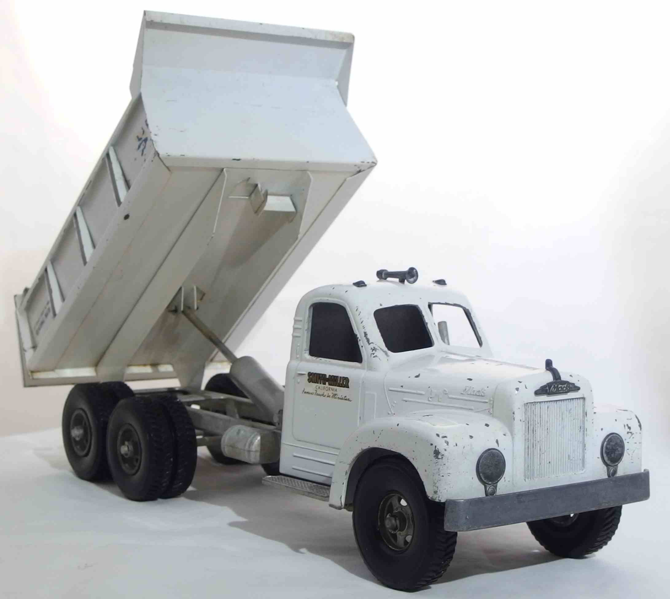 Smith Miller 1954-1955 B Mack “Blue Diamond” Hydraulic Dump Truck ...