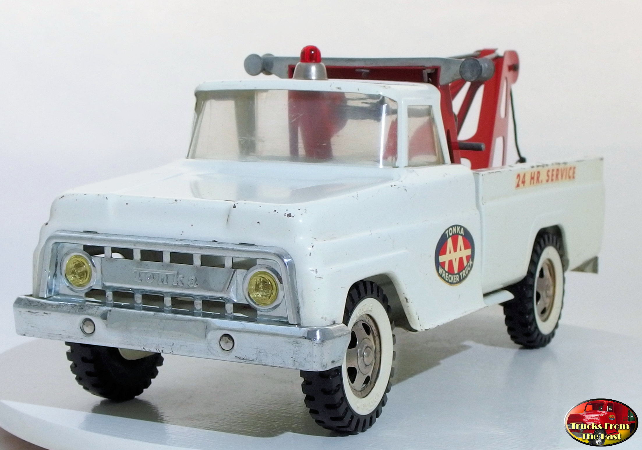 Tonka 1965-1967 No. 518 Wrecker Tow Truck - Trucks From The Past