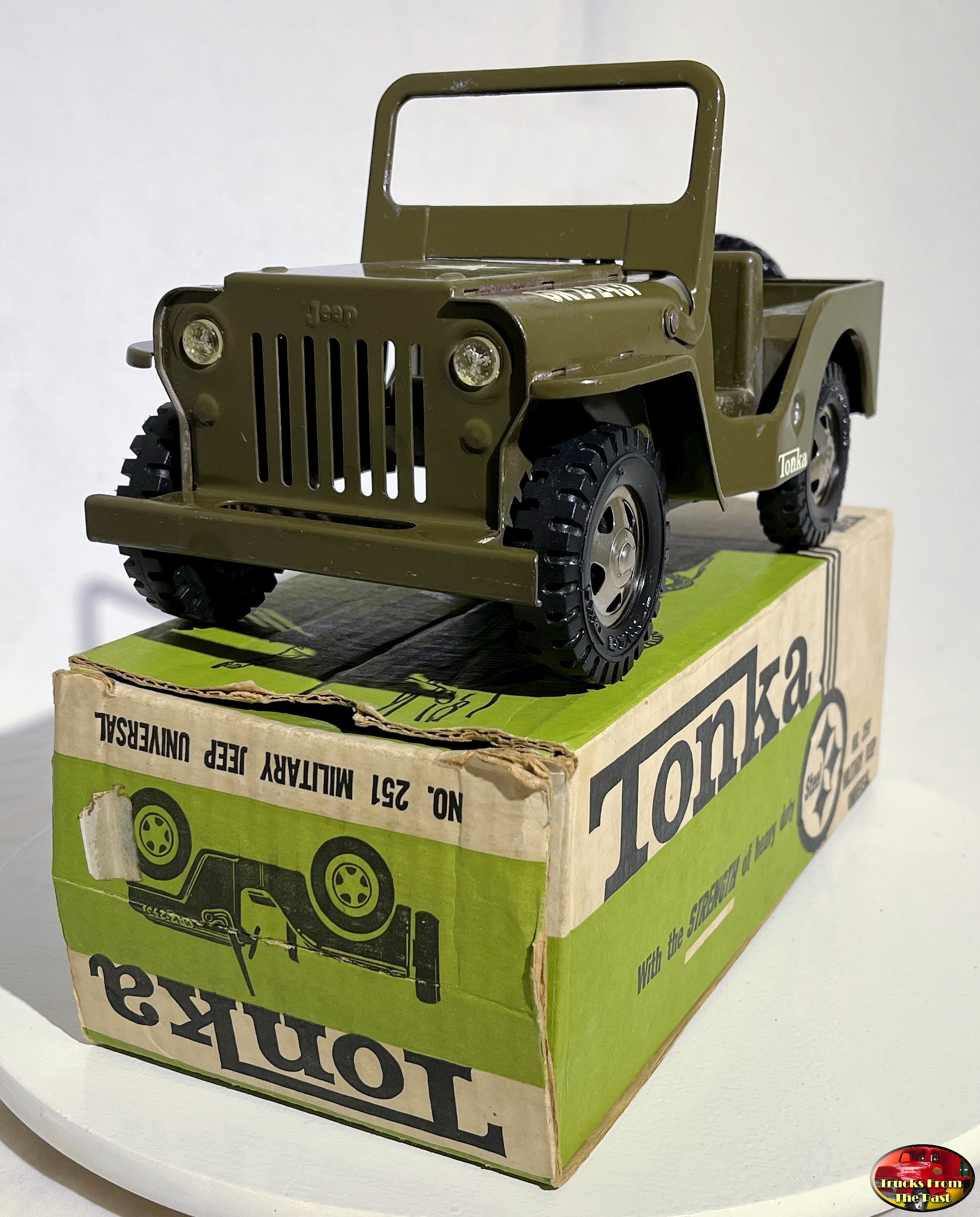 Tonka 1964 Military Jeep Universal with Box #251 - Trucks From The Past